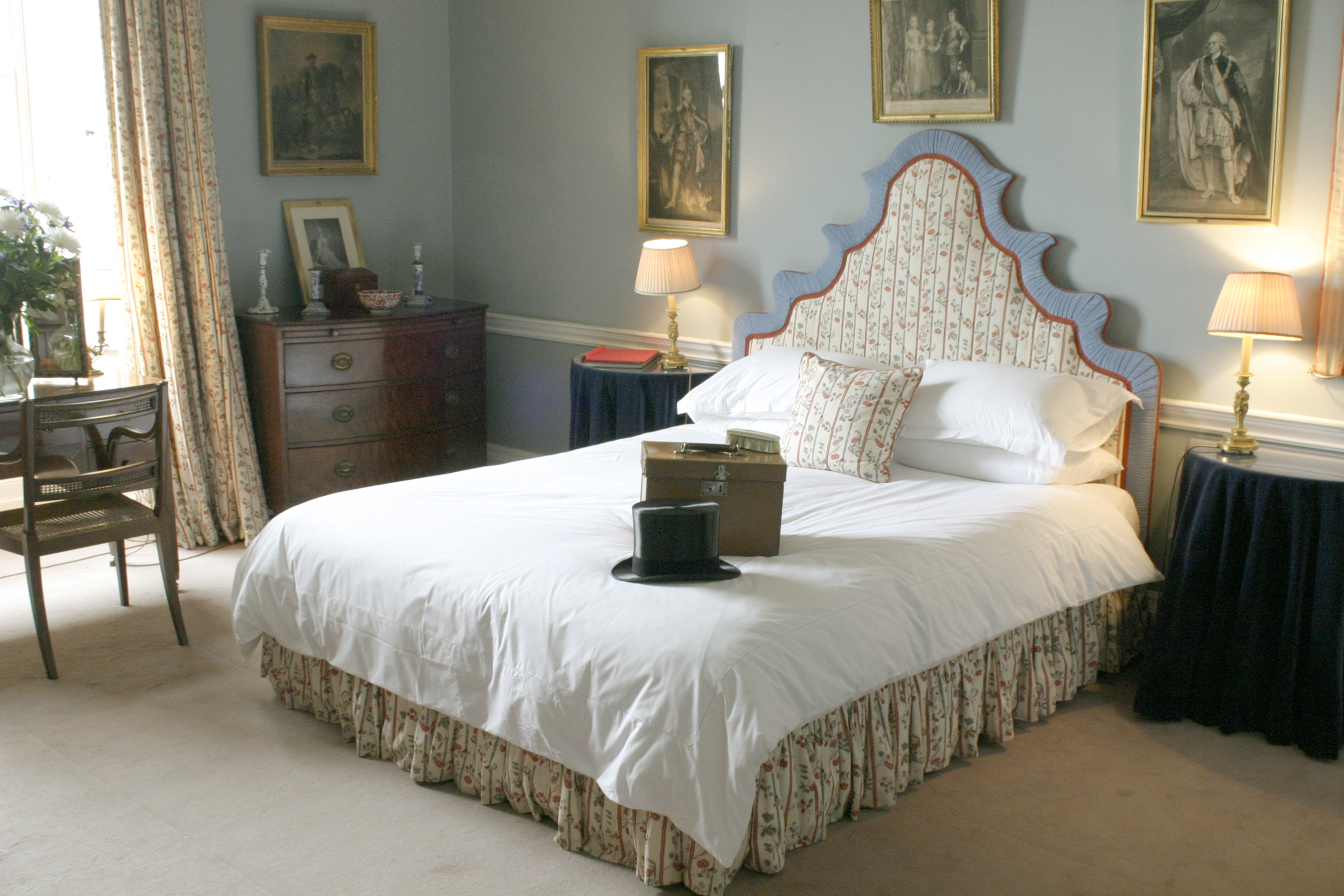 STATELY HOMES BEDROOM FOR FILMING - CREATIVE LOCATION – Creative Location